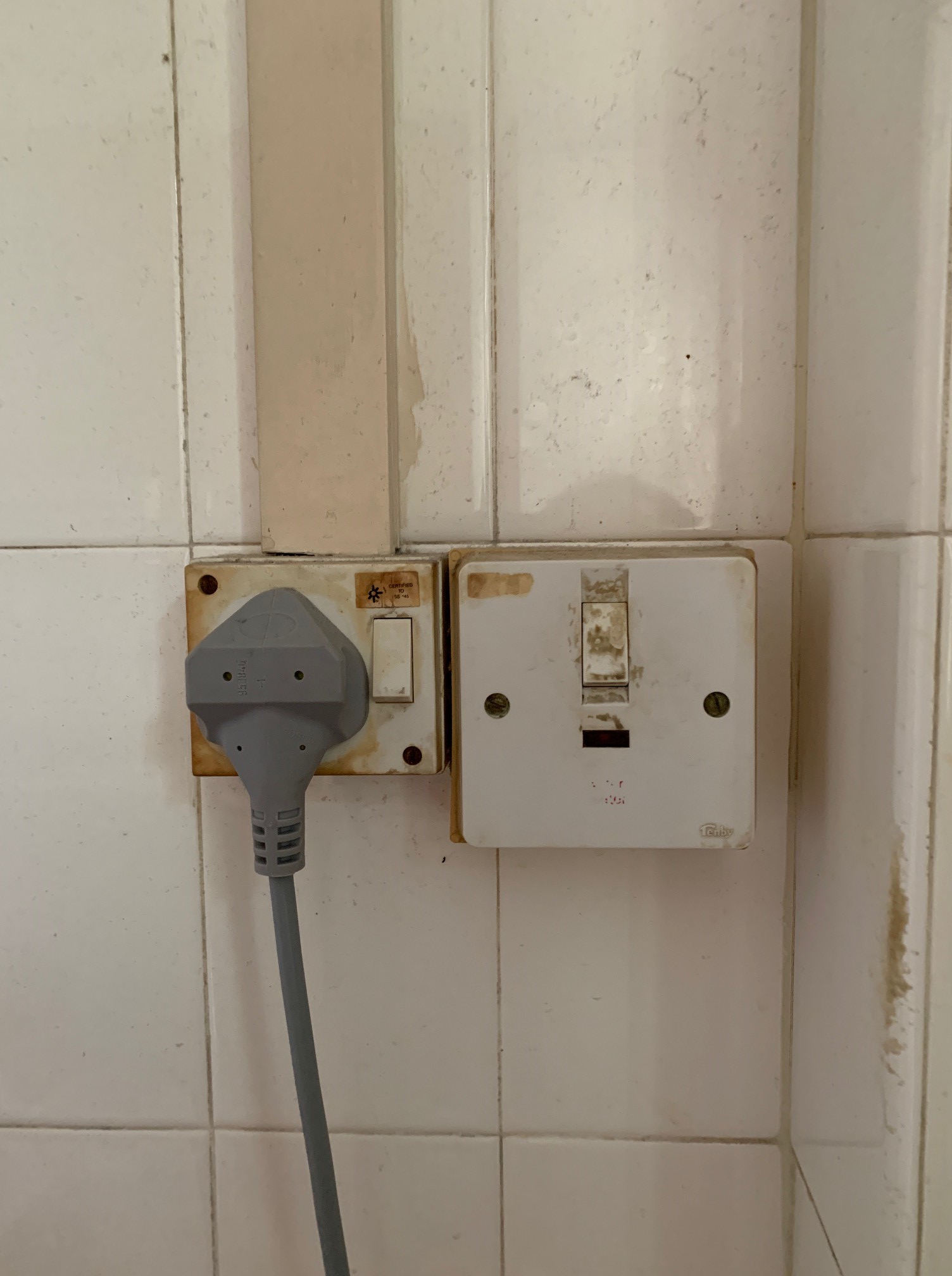 Replace Water Heater Switch - Common Problems & Solutions