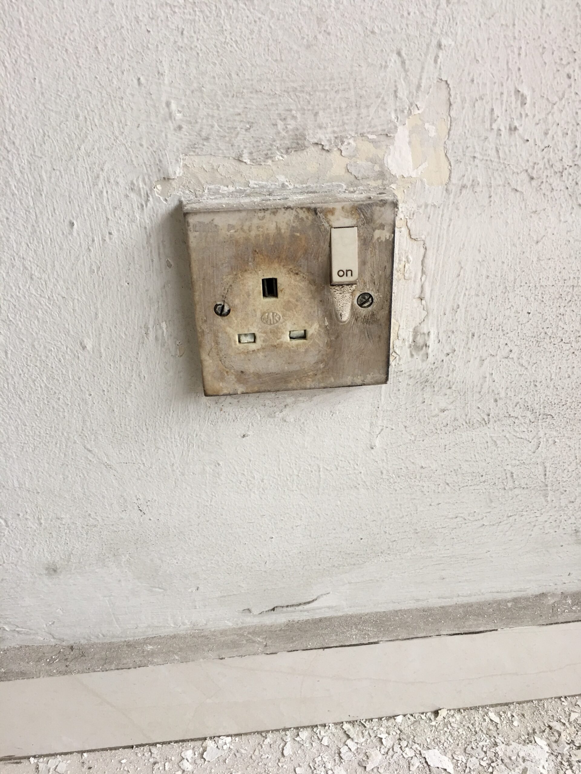 Replace Power Socket & Power Outlet Singapore - Install & Repair