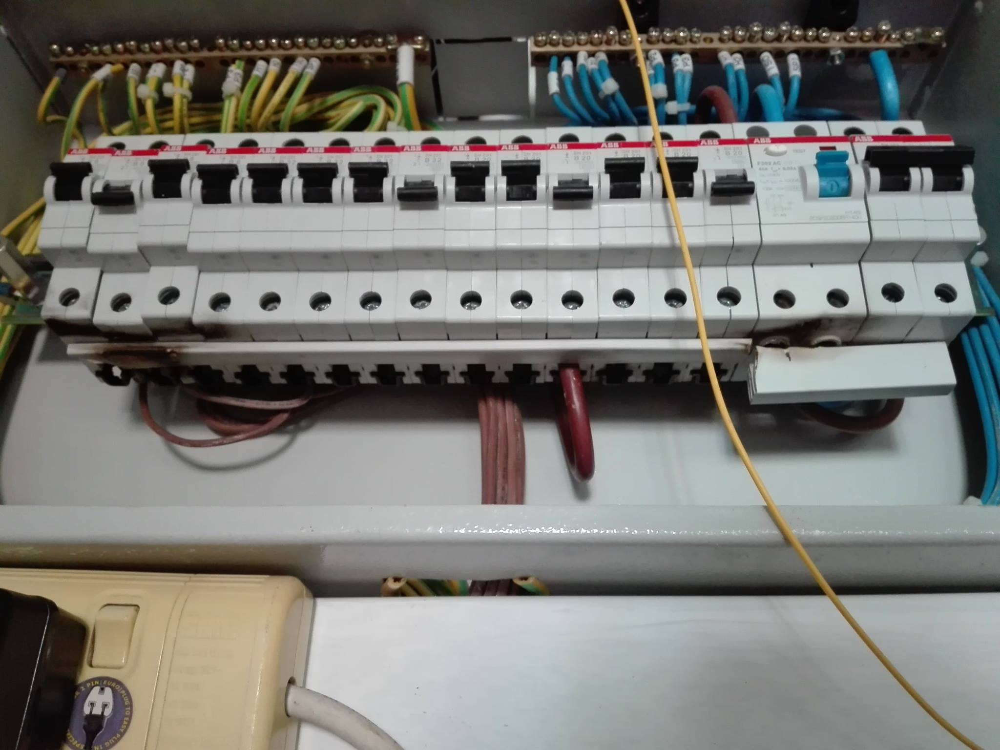 Tripped Circuit Breaker Singapore - Causes, Signs, How to Reset It