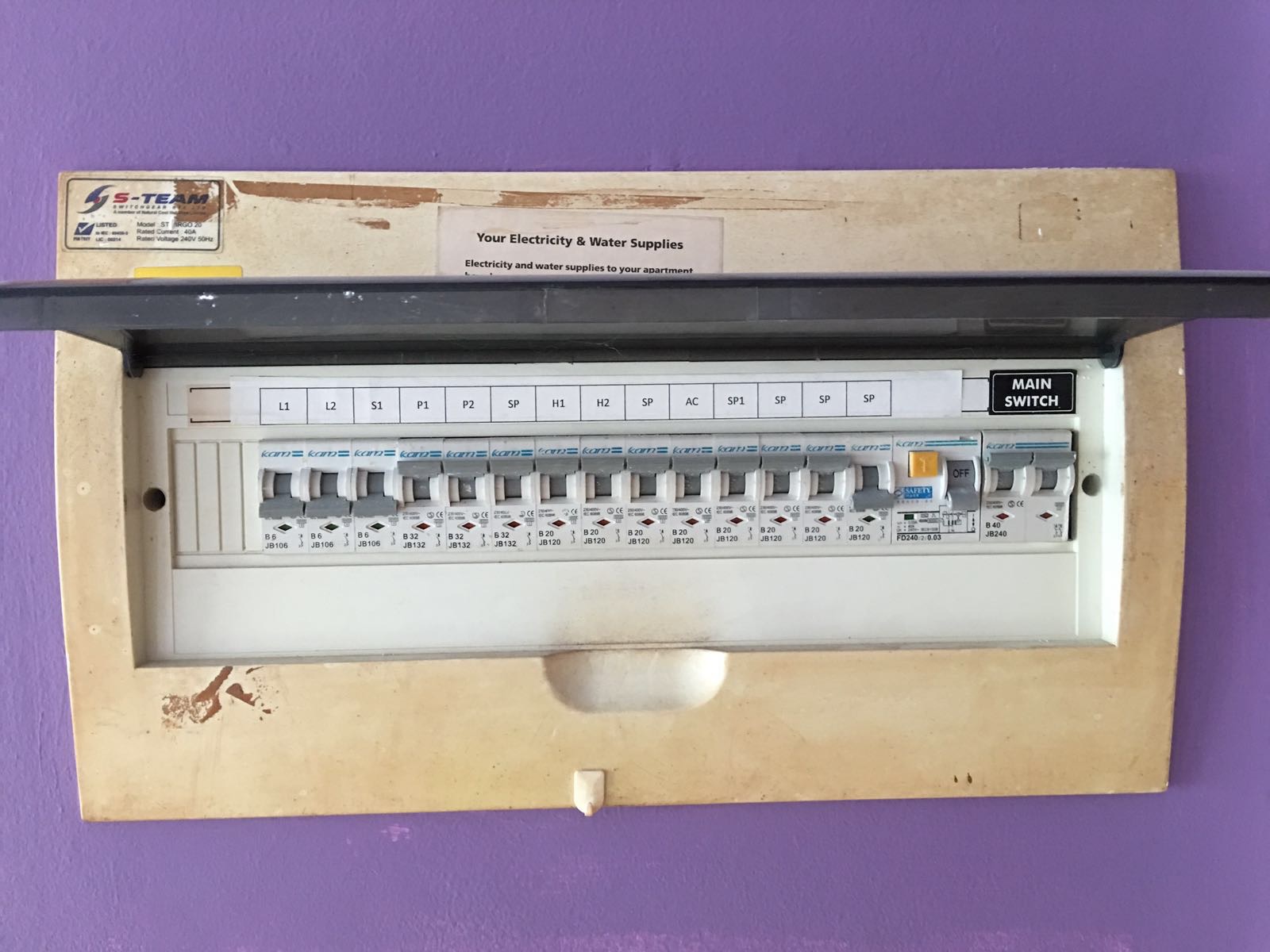 Tripped Circuit Breaker Singapore - Causes, Signs, How to Reset It